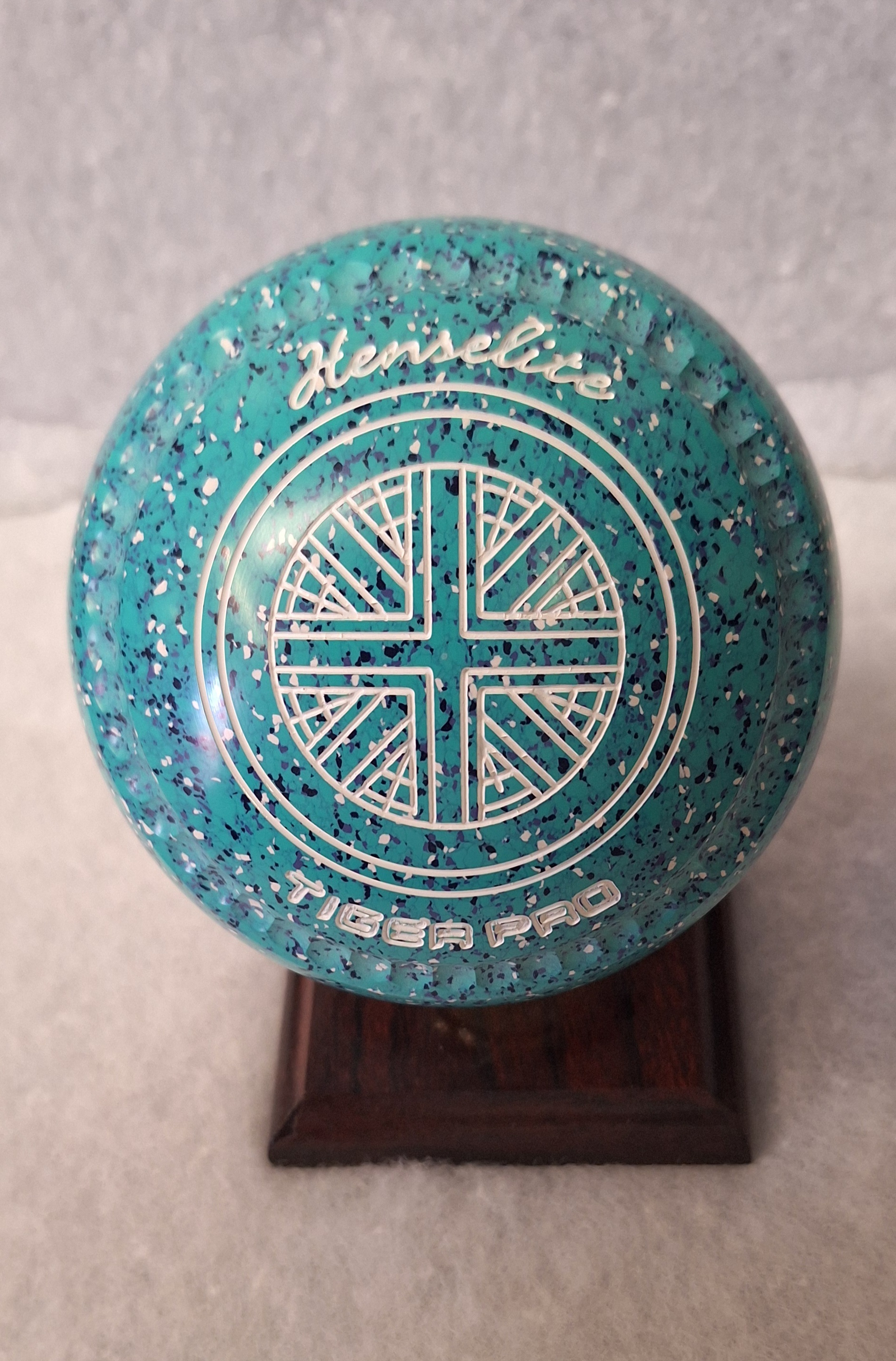 Henselite Bowls Size 3 | Bowlamania Ltd